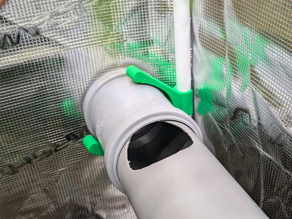 PVC pipe holder DN75 (80mm) with 16mm pipe clip Remixed by Schmetti ...