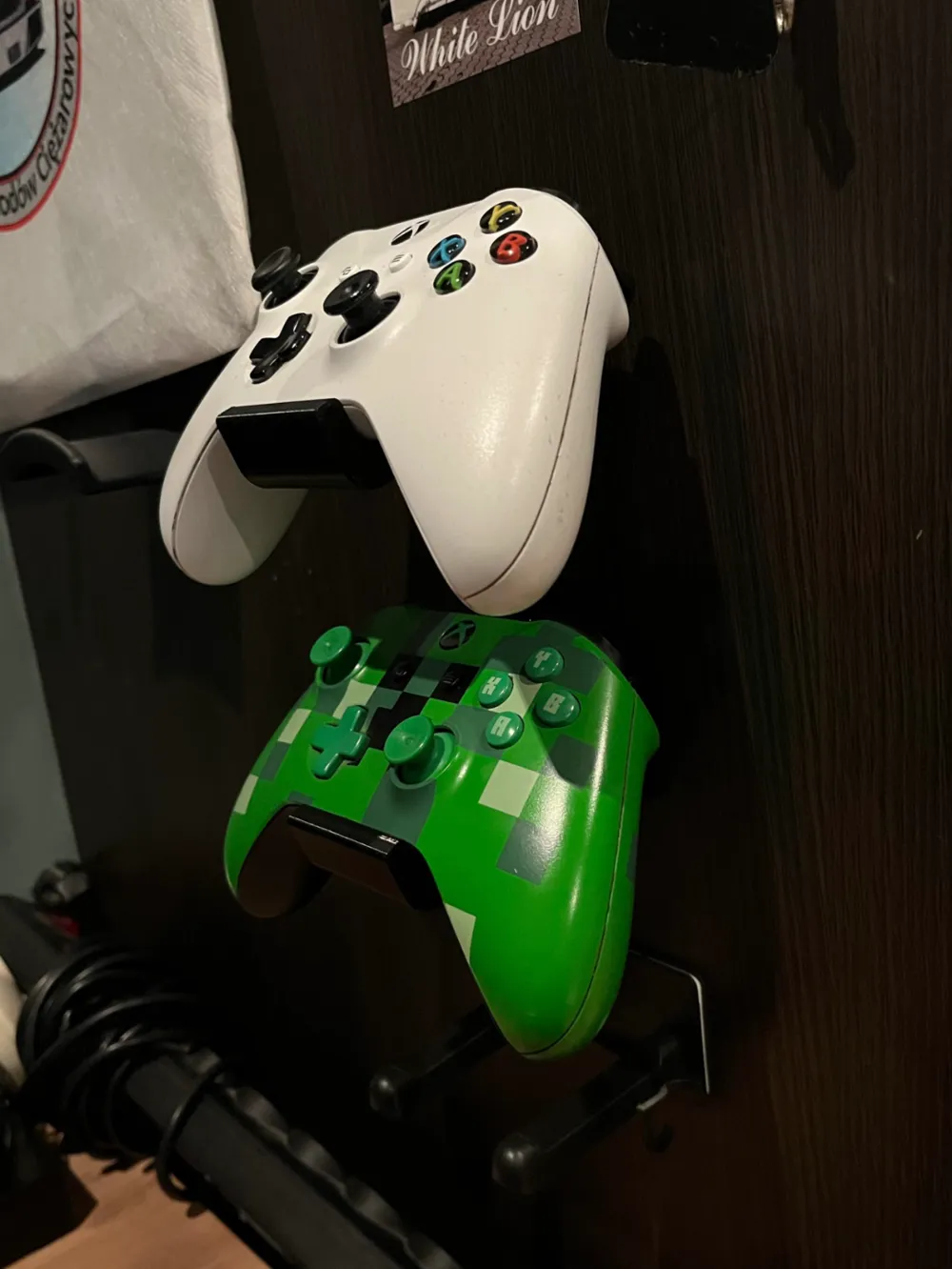 Wall mount Xbox Controller Hanger by jk_olkowski - MakerWorld