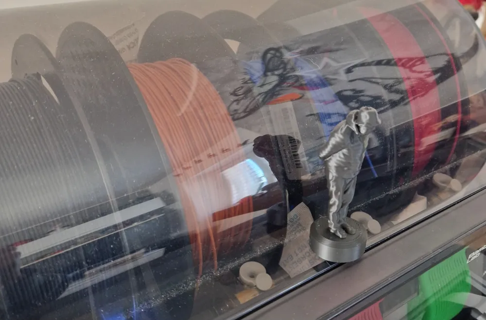 umarell ams by saragin14 - MakerWorld