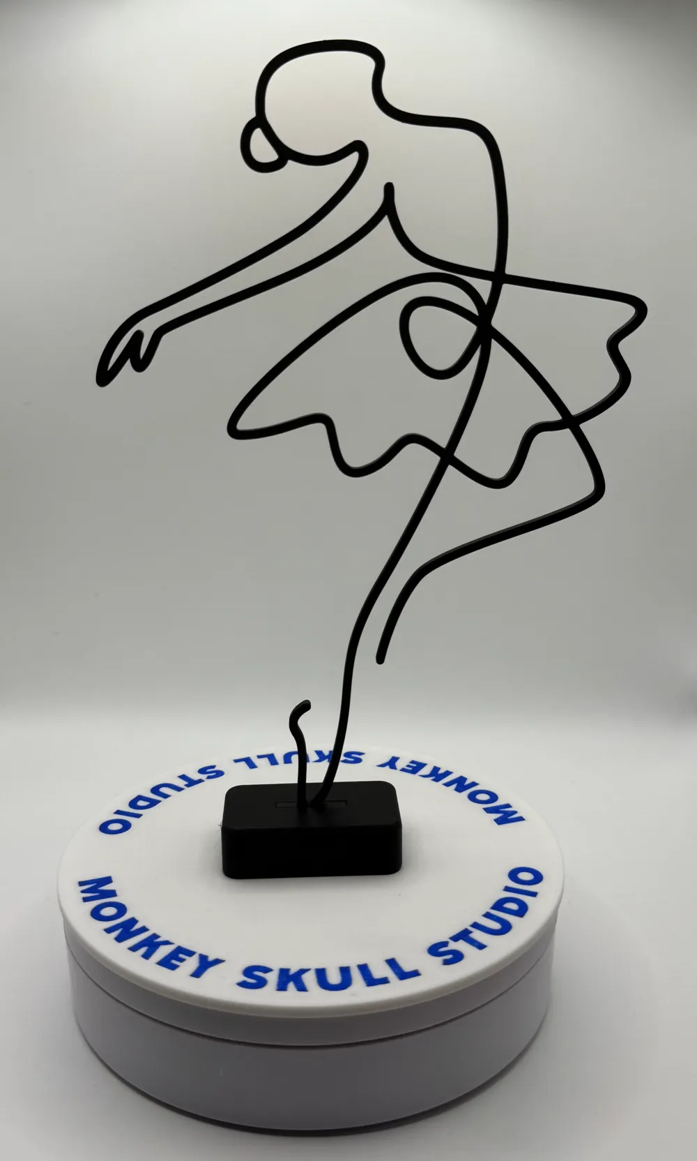 Minimal Ballet Line Art Sculpture - Free 3D Print Model - MakerWorld