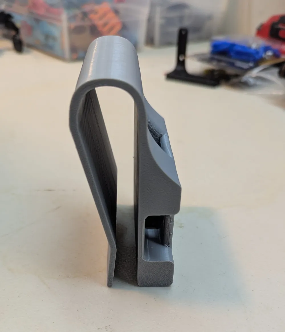 宝峰2路车载遮阳板支架 - 免费 3D 打印模型 - MakerWorld