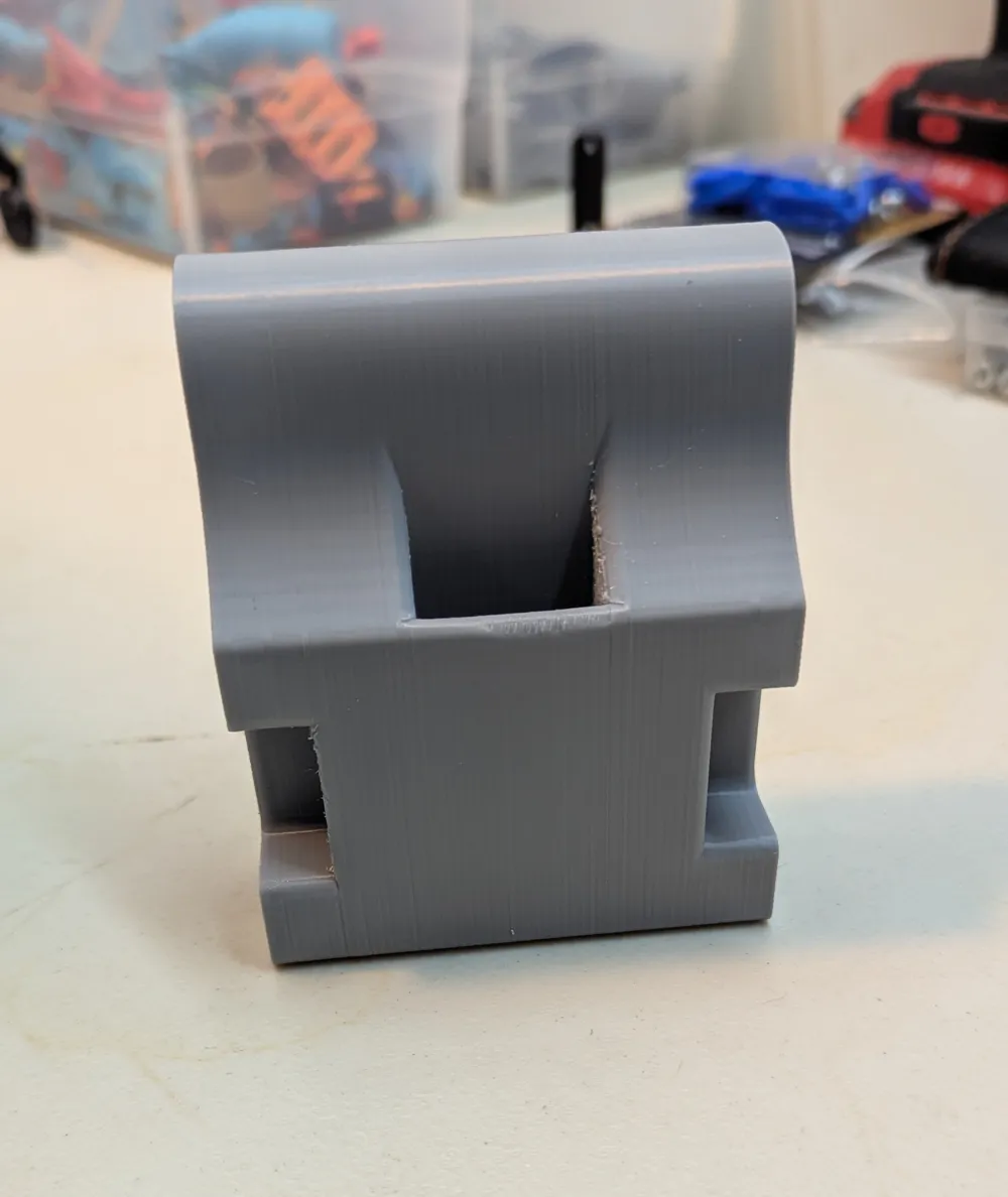 宝峰2路车载遮阳板支架 - 免费 3D 打印模型 - MakerWorld