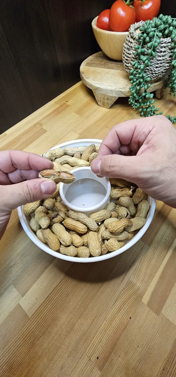 Peanut dispenser with waste disposal by halil_d - MakerWorld