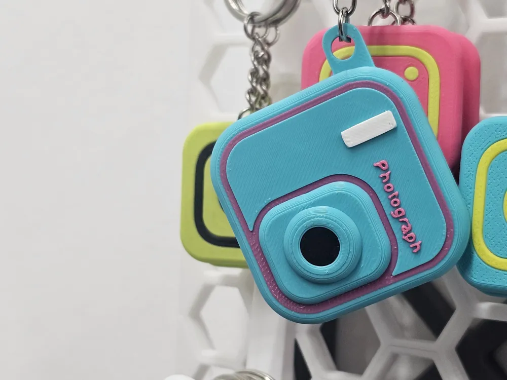 Polaroid Camera Keychain by JAM3D l Christelle MacárioMakerWorld ...