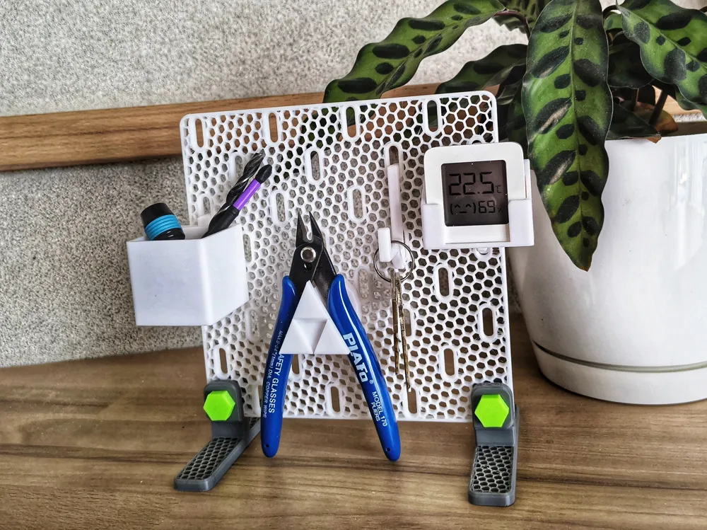 Lightweight Desktop Skadis 160x160mm - Free 3D Print Model - MakerWorld
