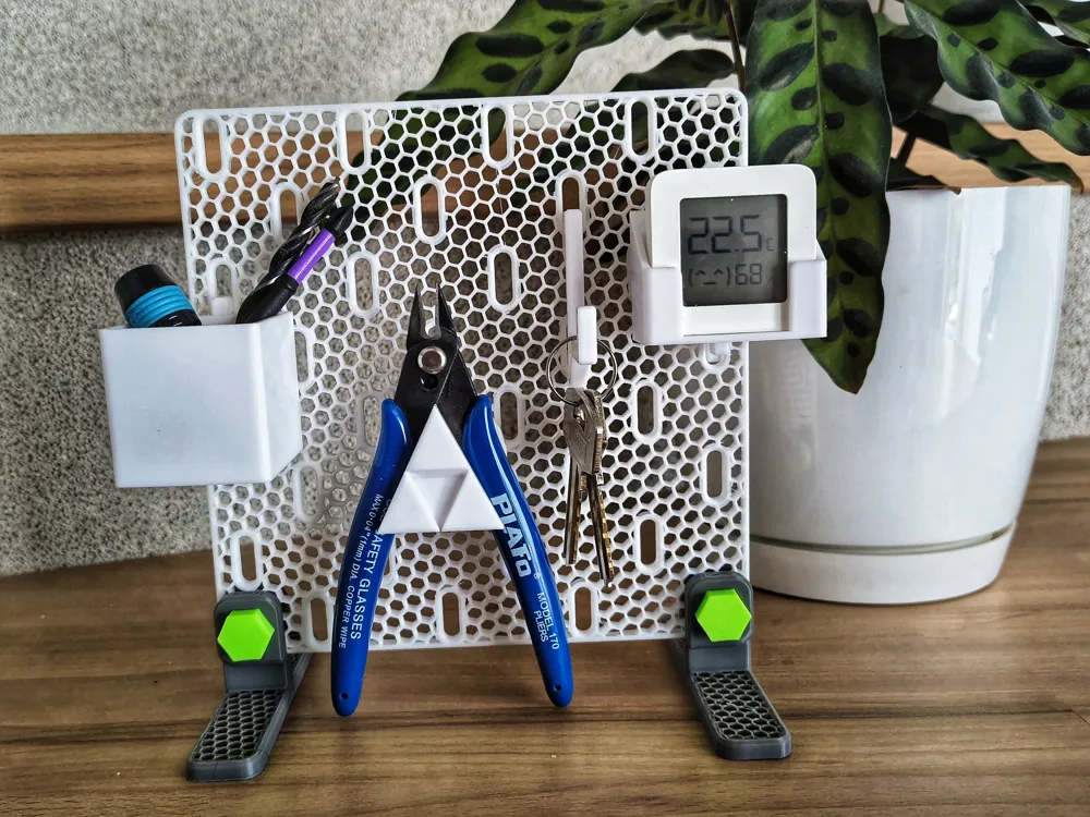 Lightweight Desktop Skadis 160x160mm - Free 3D Print Model - MakerWorld