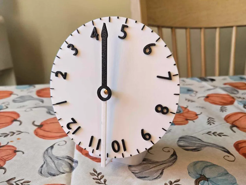 Desk version of rotating face clock - Free 3D Print Model - MakerWorld