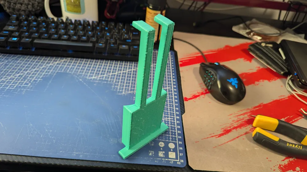 Top screen support for Razer Nommo speaker by avaloonunder - MakerWorld