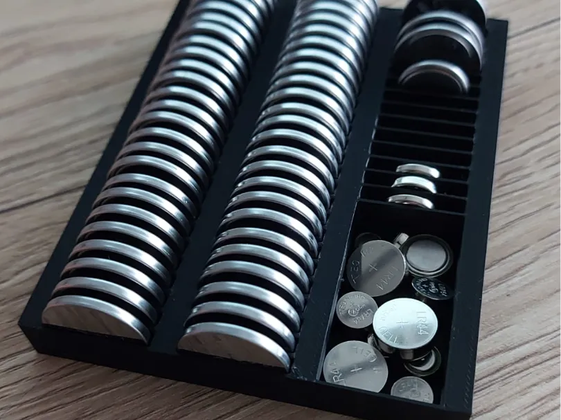 Compact button cell battery box CR2032+CR2025 + others by Florian ...