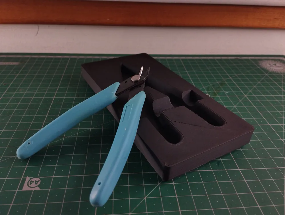 Gridfinity Pliers/Cutters Holder by Dauwt - MakerWorld