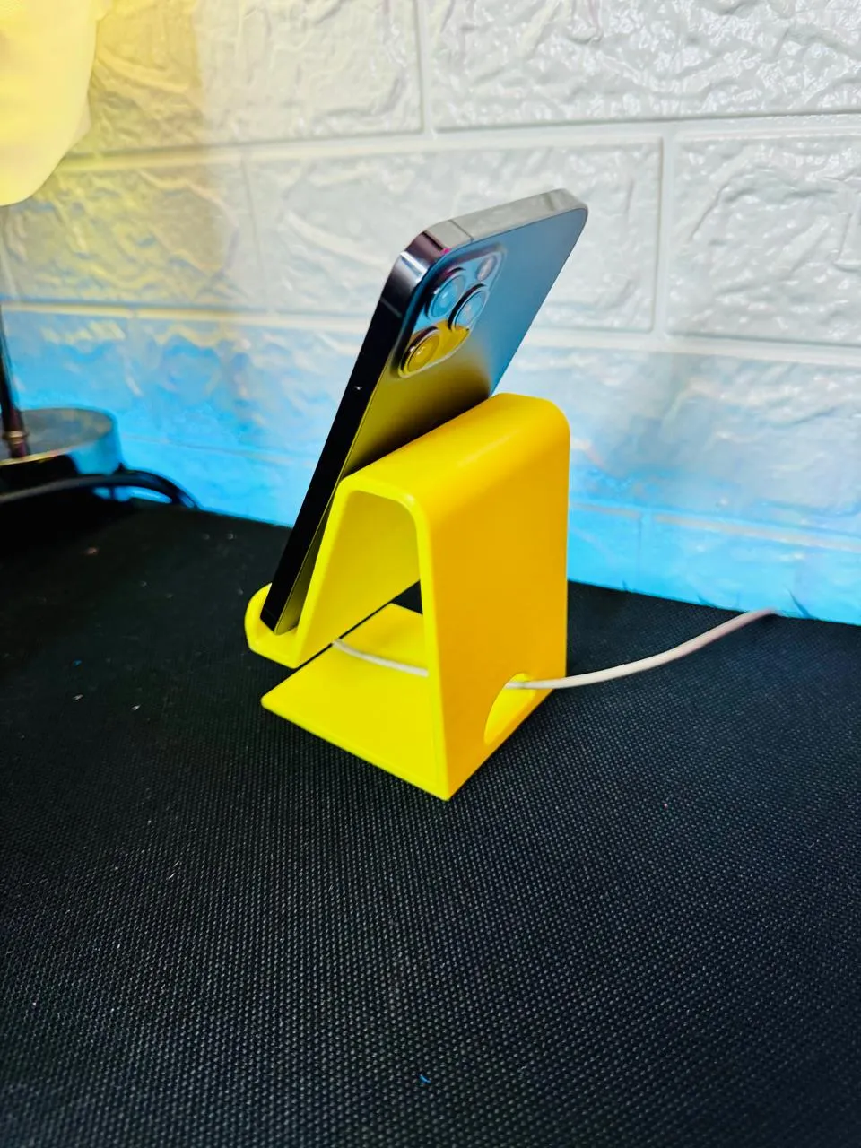 Smiley Phone Stand by RU3D MakerWorld: Download Free 3D Models