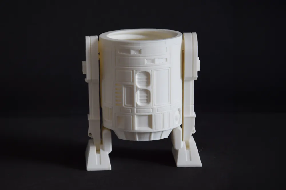 R2-D2 - portalápices / maceta por MakerVerse DesignsMakerWorld: Descarga Modelos 3D Gratuitos