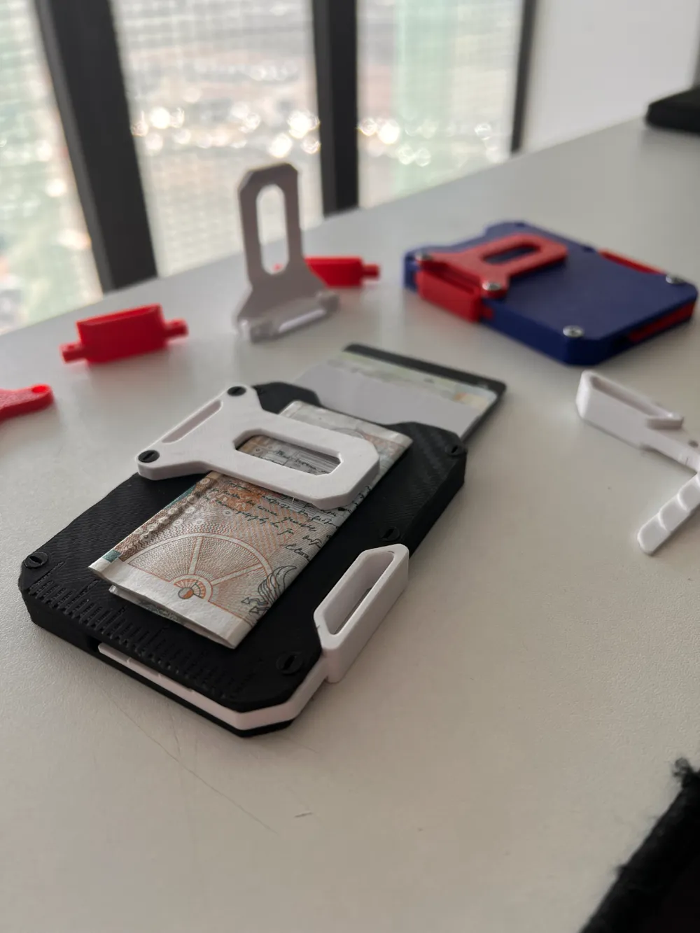 R4 Wallet – MagSafe Card Lever Mechanism by R4_Serhii MakerWorld ...