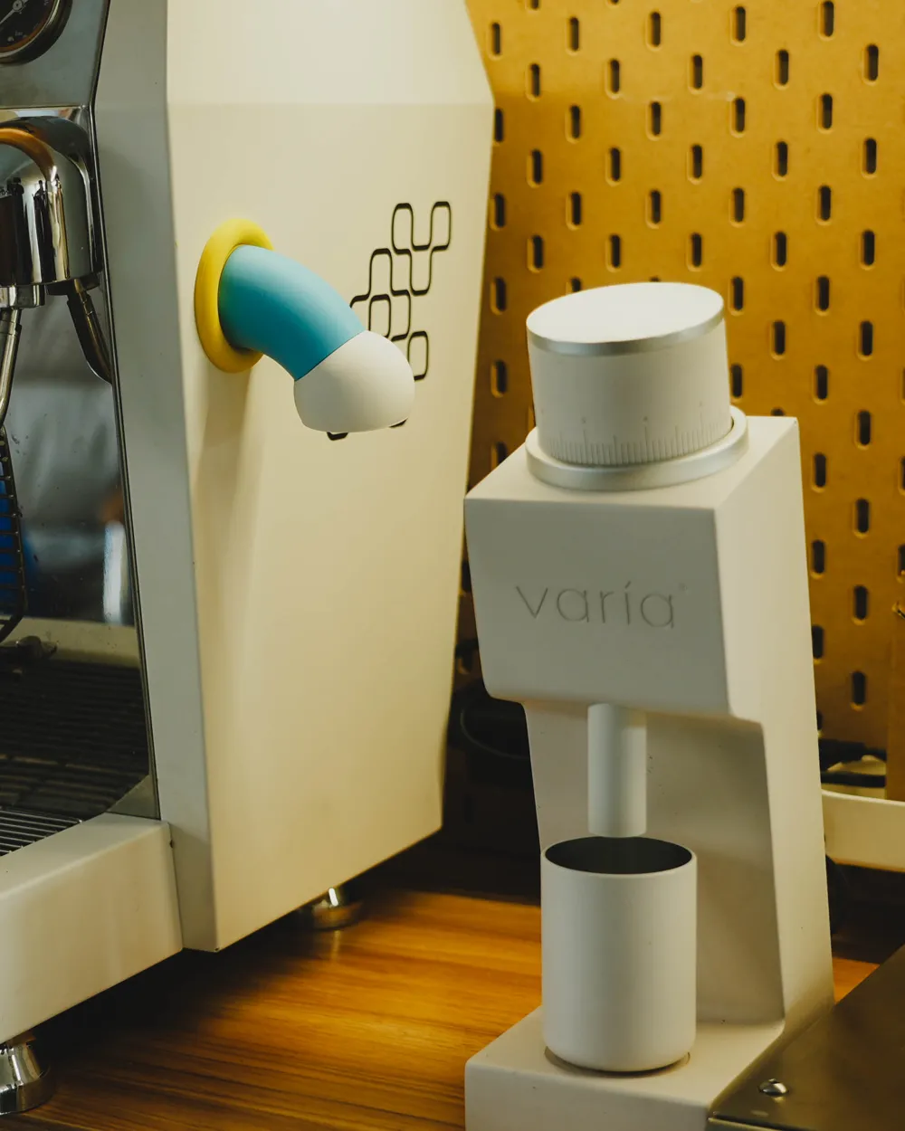 Doraemon Magnetic Puck Screen Holder - Free 3D Print Model - MakerWorld