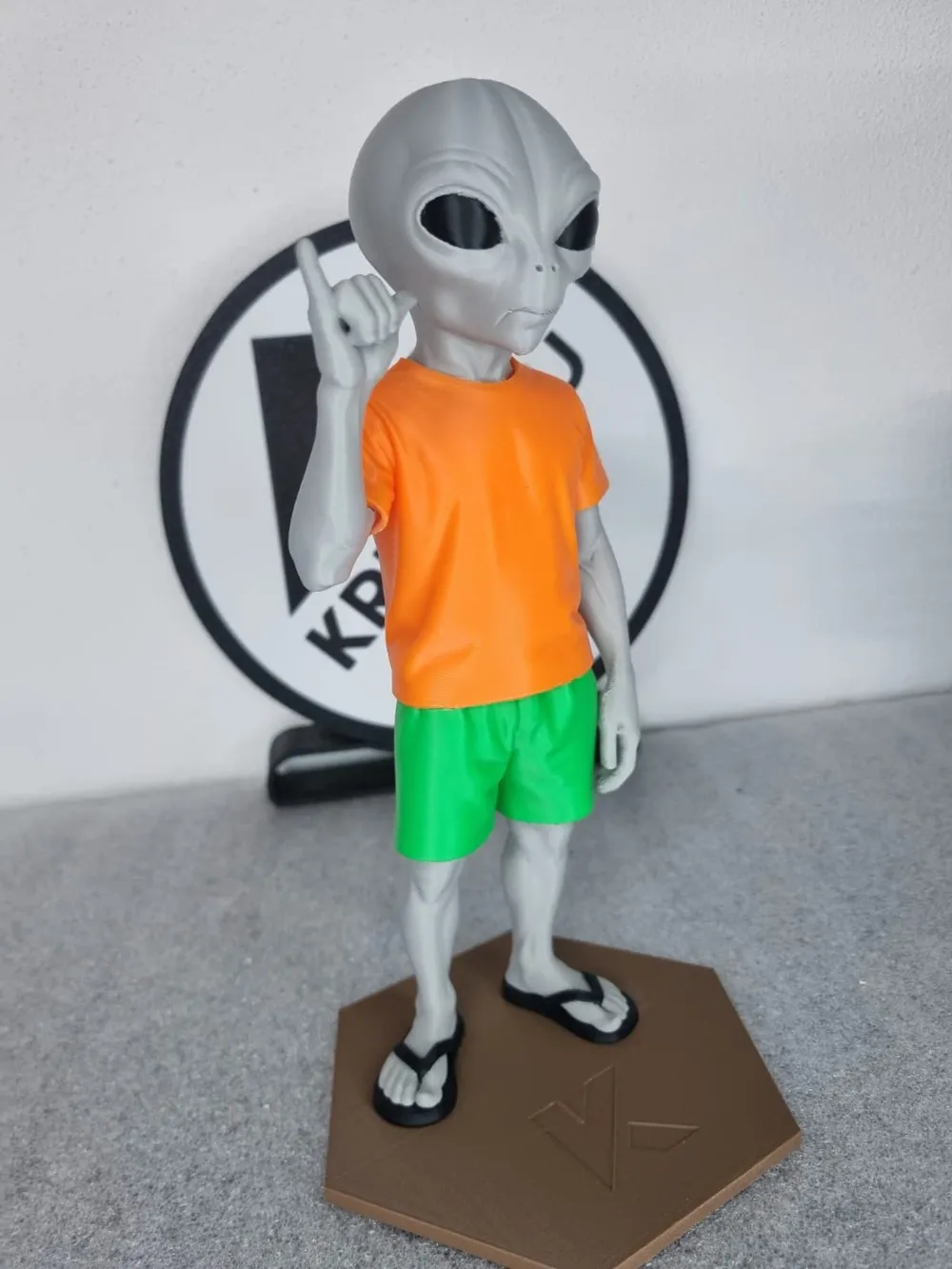 Hang Loose – 3D Alien Beach Statue - Free 3D Print Model - MakerWorld