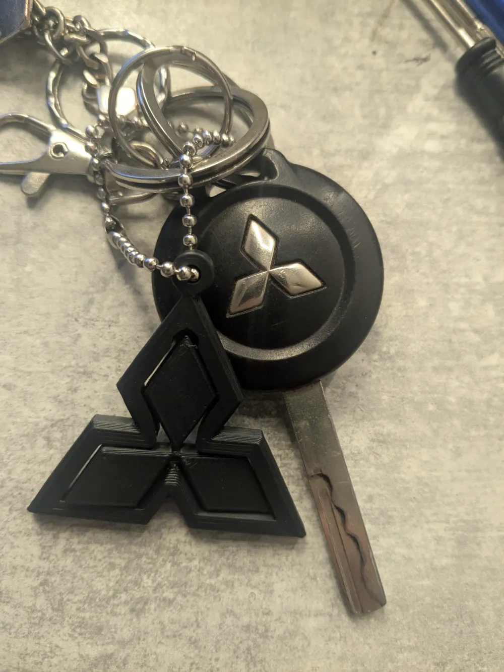 Rotating Mitsubishi keychain, multi/single color by ChromCraft - MakerWorld