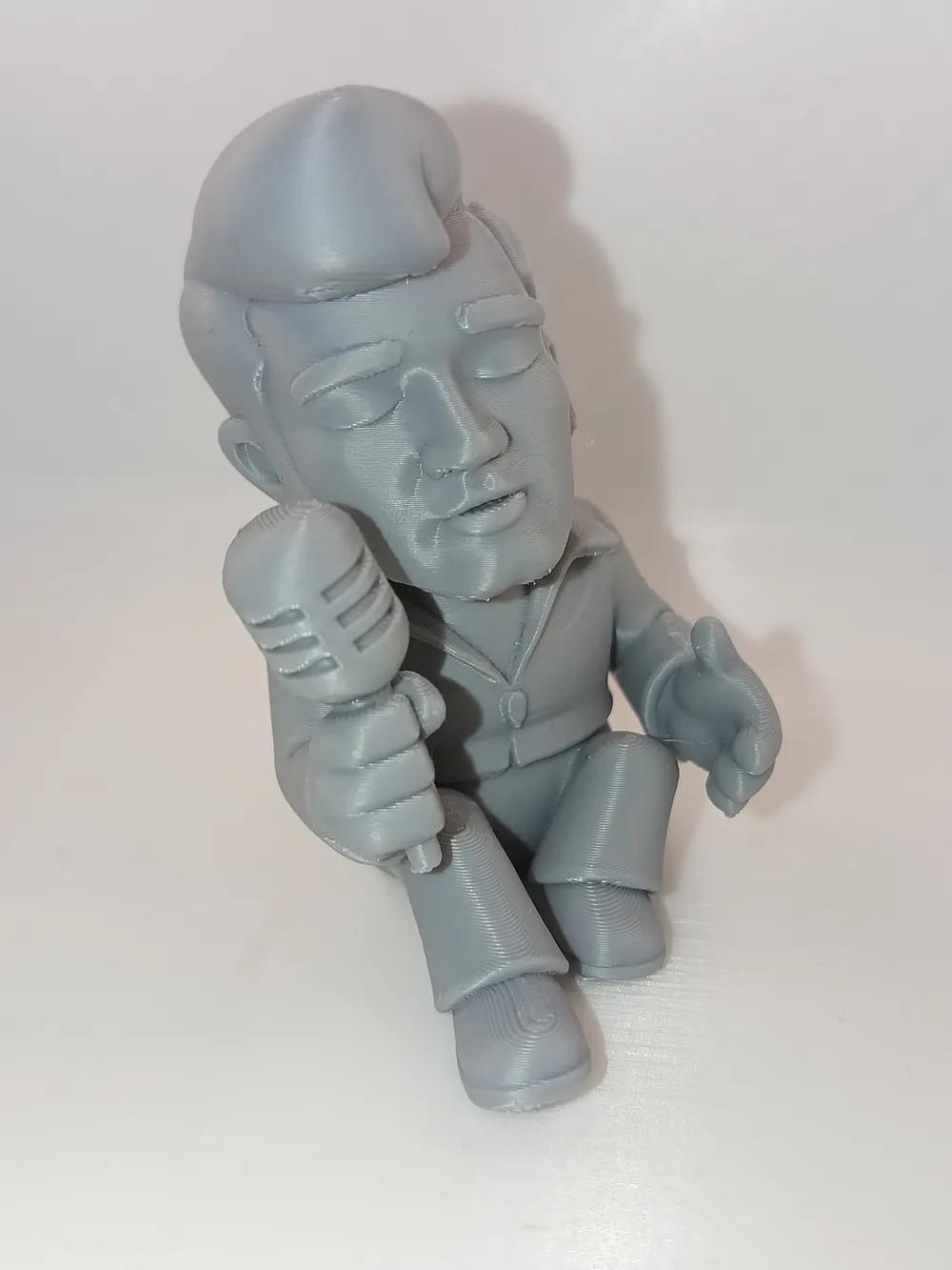 Elvis Presley en concert pose assise - The KING - Free 3D Print Model ...