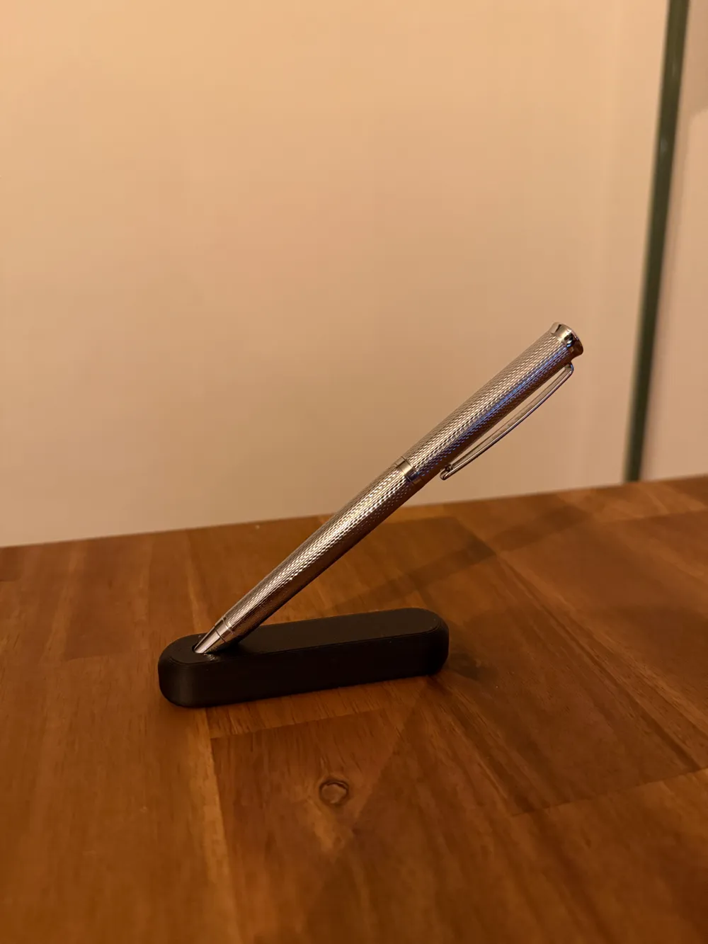 Minimalist Single Pen Holder by maximilian - MakerWorld