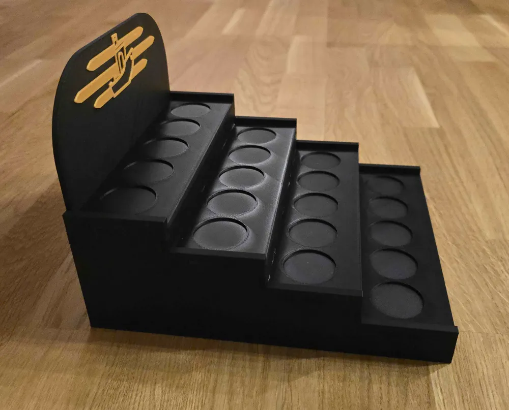Benchy Display Stand (BENCH-TEC) Remixed by Pringlees - MakerWorld