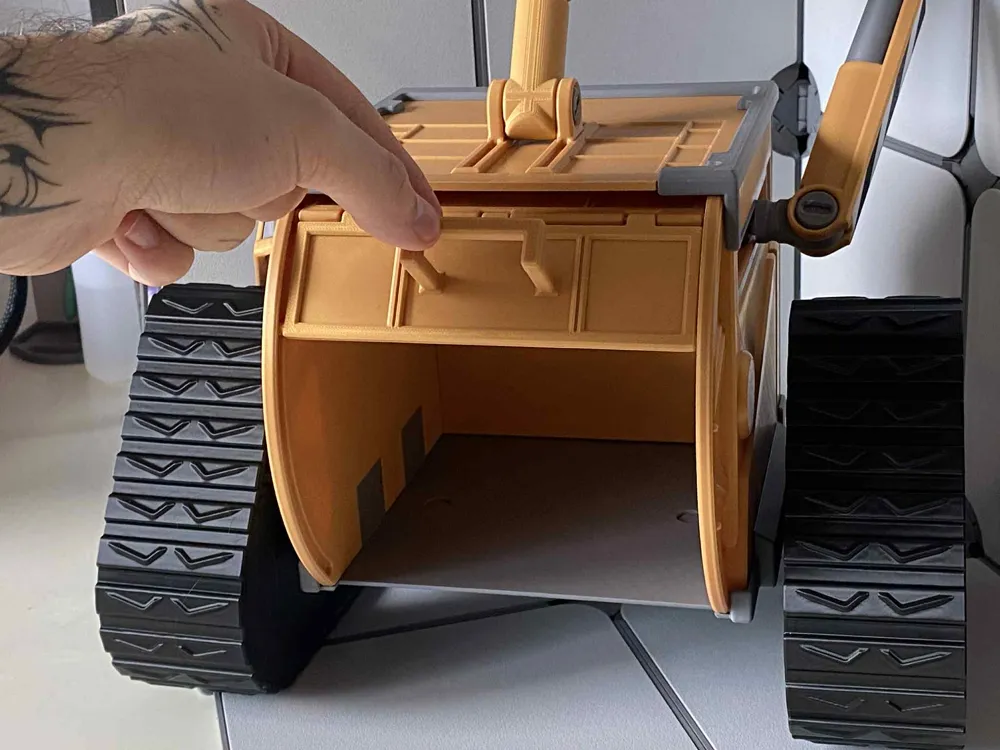 Posable WALL-E (Paper Dispenser) - Free 3D Print Model - MakerWorld