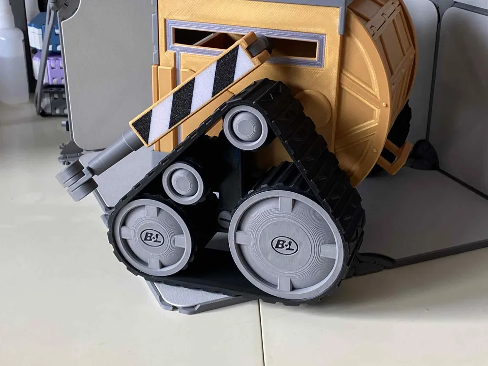 Posable WALL-E (Paper Dispenser) - Free 3D Print Model - MakerWorld