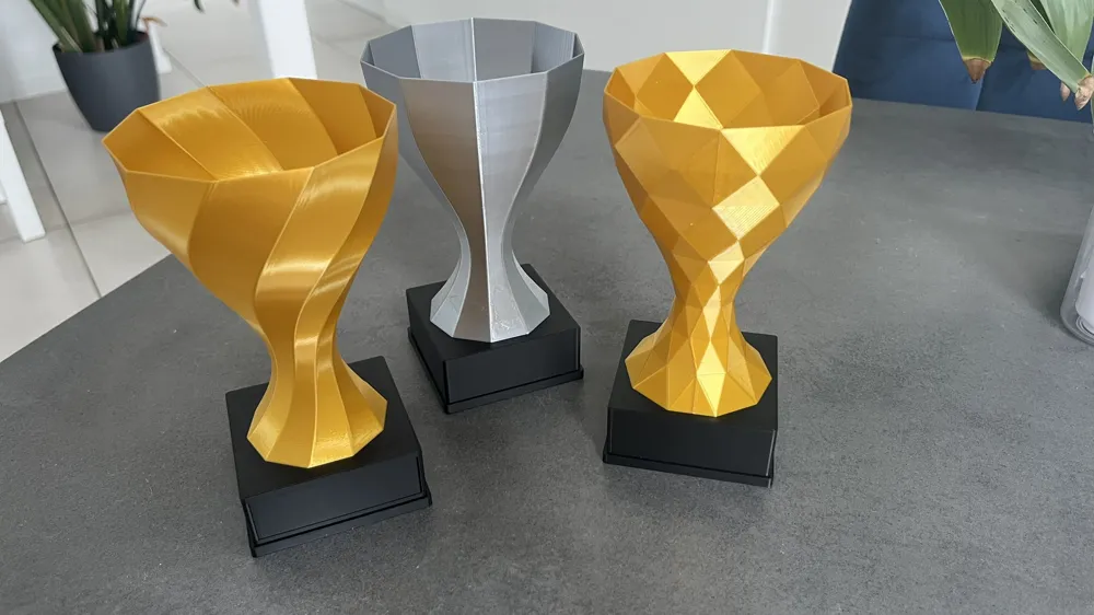 16cm tall trophy – customizable curved plaque - Free 3D Print Model ...