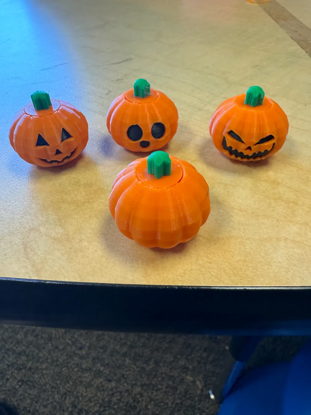 Jack-o-lantern spinners by sjm.zirienMakerWorld: Download Free 3D Models