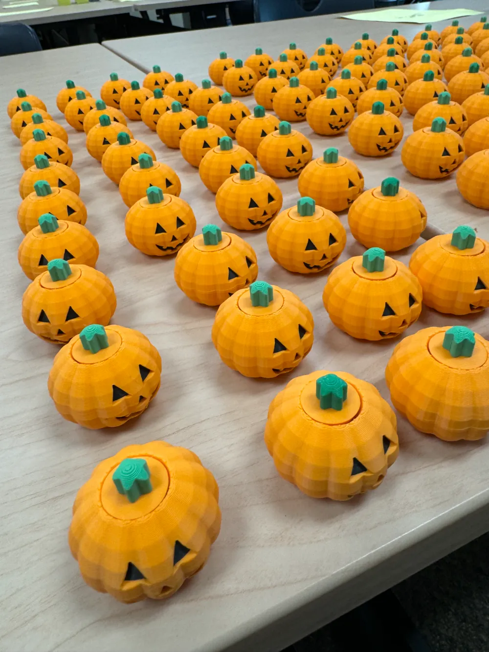 Jack-o-lantern spinners by sjm.zirien - MakerWorld
