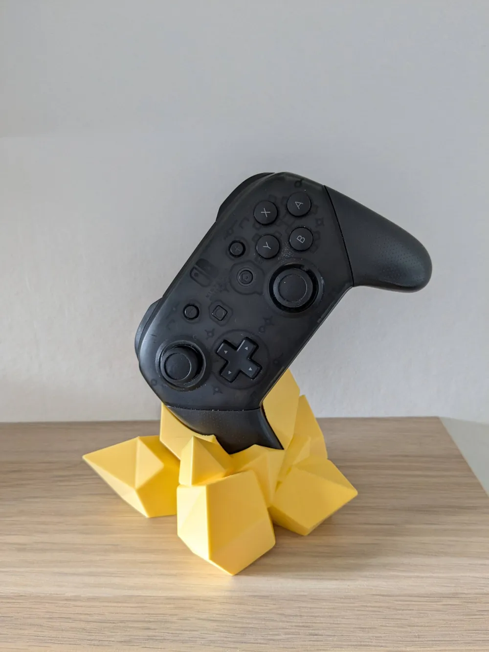 Nintendo Switch Pro Controller Stand / Crystal by Draahl MakerWorld ...