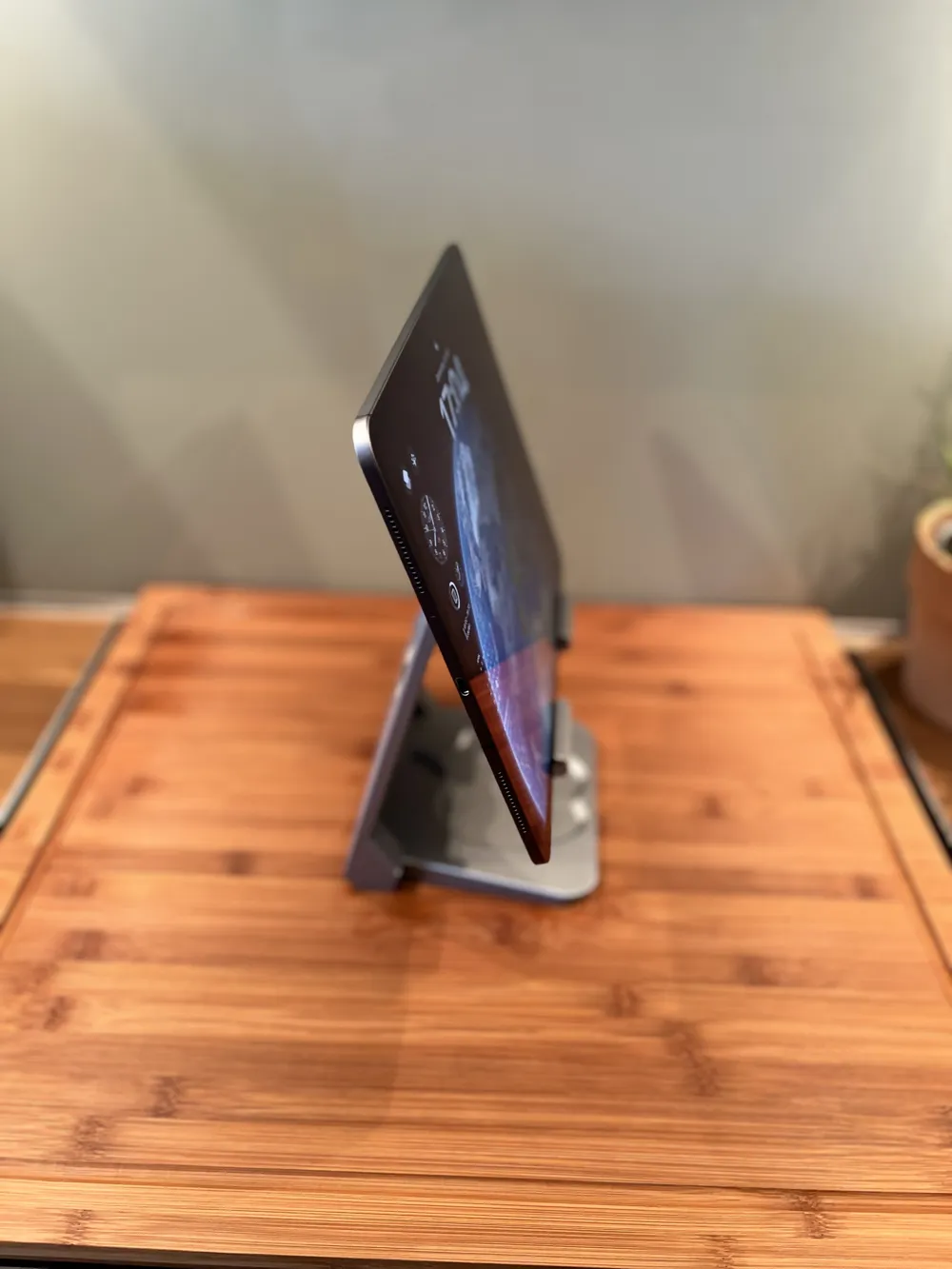 Apple iPad and other Tablets Desk Stand by Tom MakerWorld: Download ...