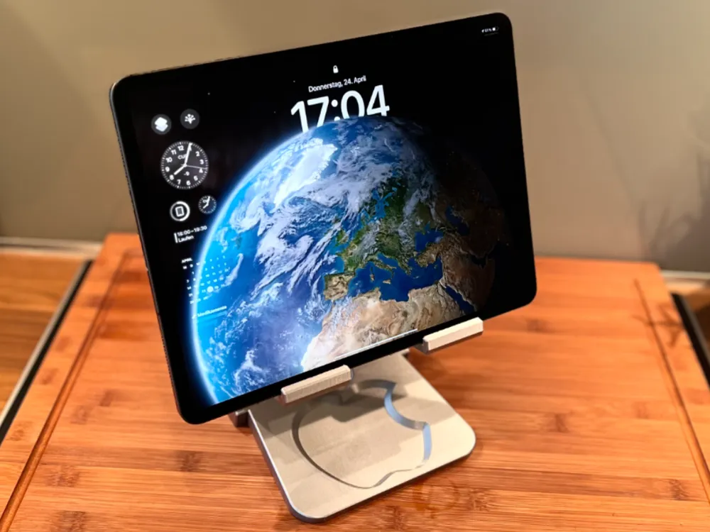 Apple iPad and other Tablets Desk Stand by Tom MakerWorld: Download ...