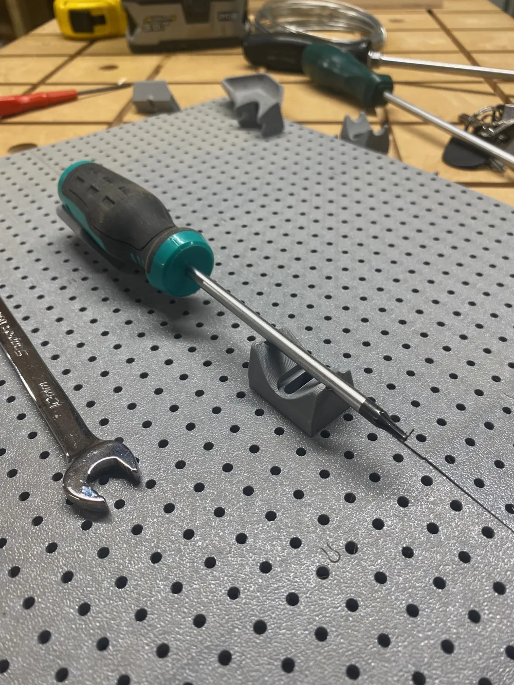 Screwdriver Holders - Tool Grid No Gaps - Free 3D Print Model - MakerWorld