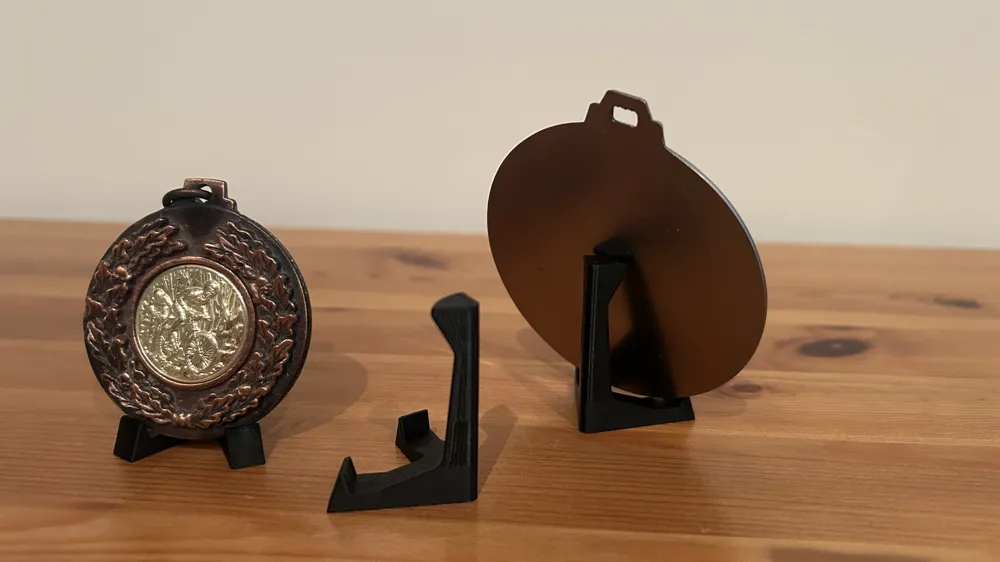 Medal Holder by Velociraptor MakerWorld: Download Free 3D Models