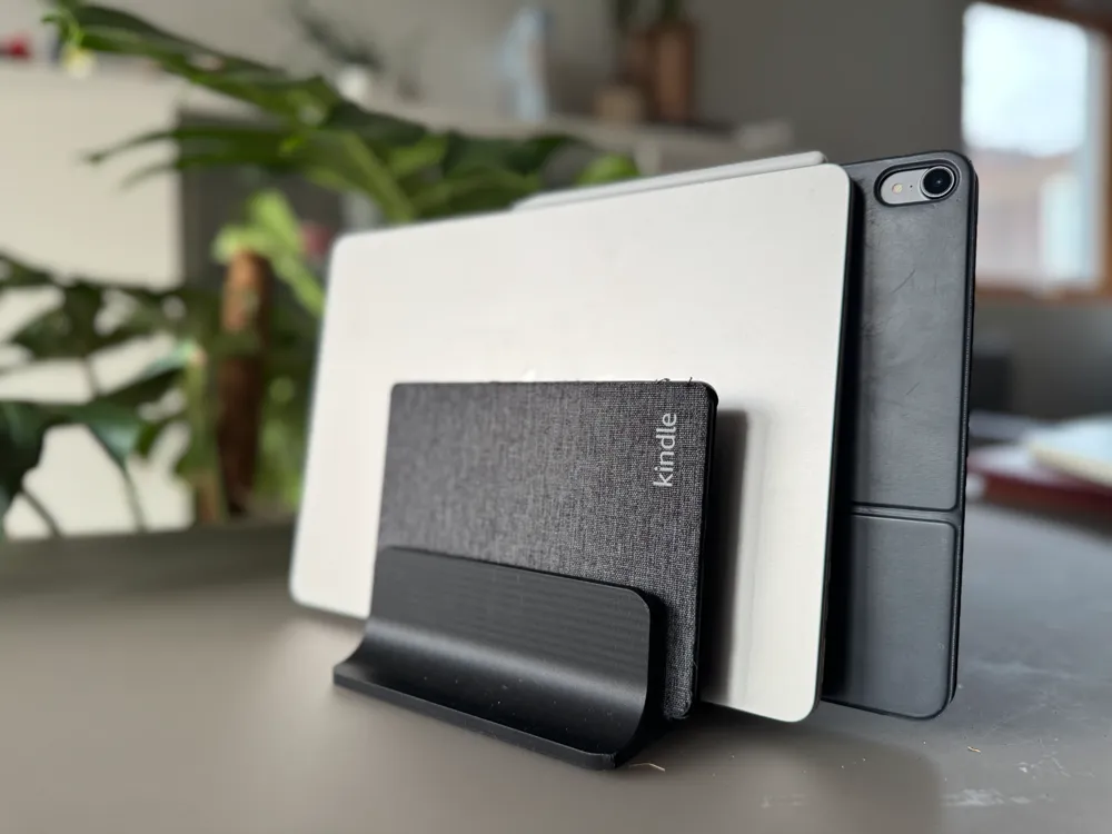 Vertical MacBook and iPad Holder (3 Devices) by Luigi - MakerWorld