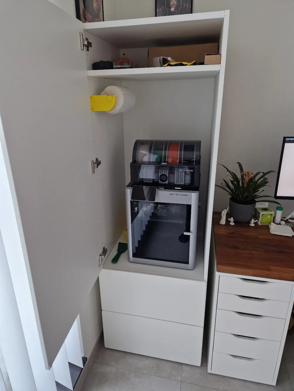 Paper towel holder for Ikea Pax and Platsa closet by Joren MakerWorld ...