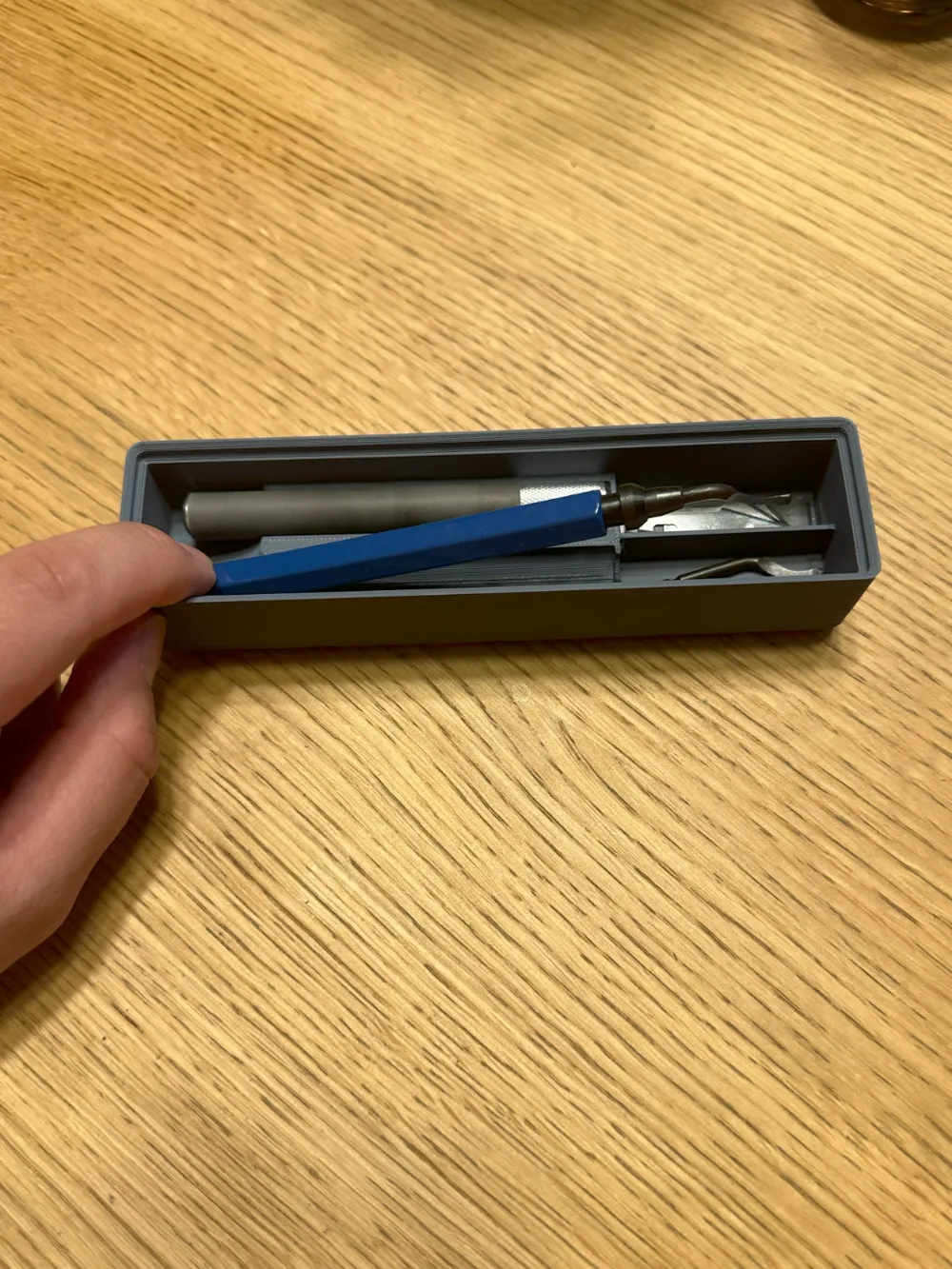 Gridfinity xacto and deburring holder by Skjold|Studio MakerWorld ...