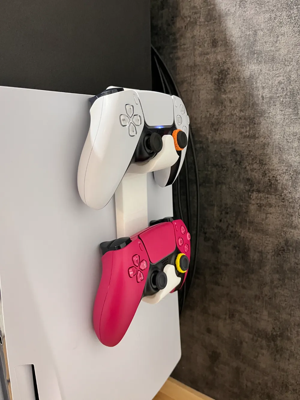 2x PS5 controller side mount holder by René - MakerWorld