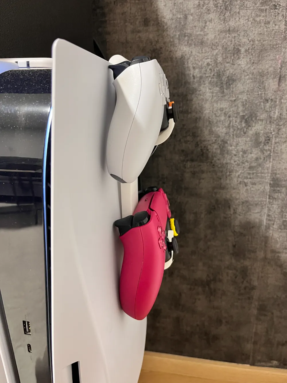 2x PS5 controller side mount holder by René - MakerWorld