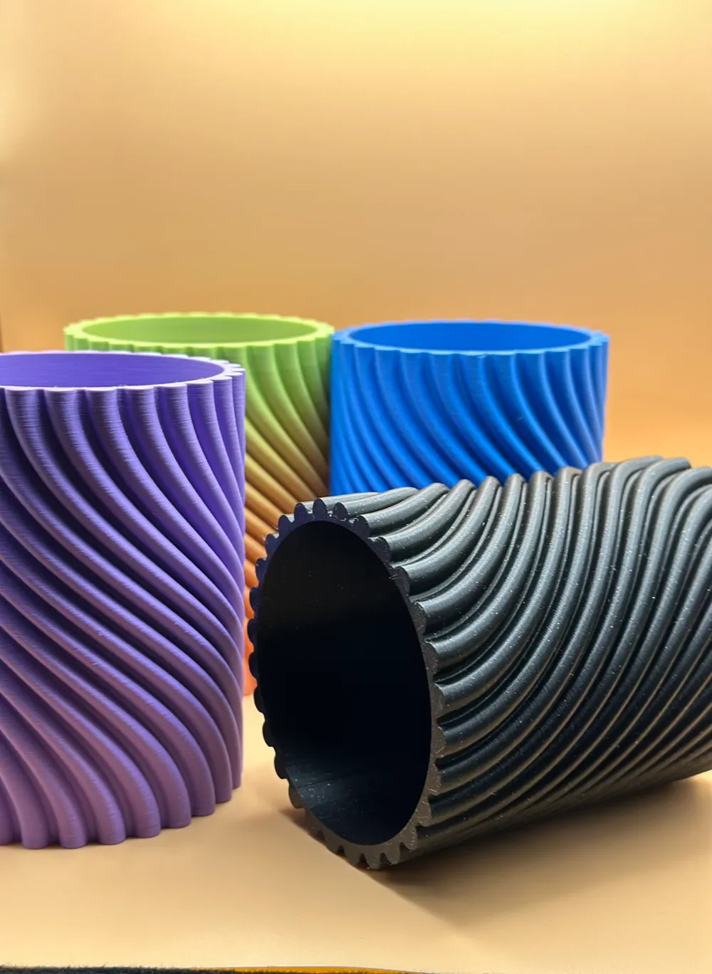 Twisted Wave Pen Holder by F4FBLACK - MakerWorld
