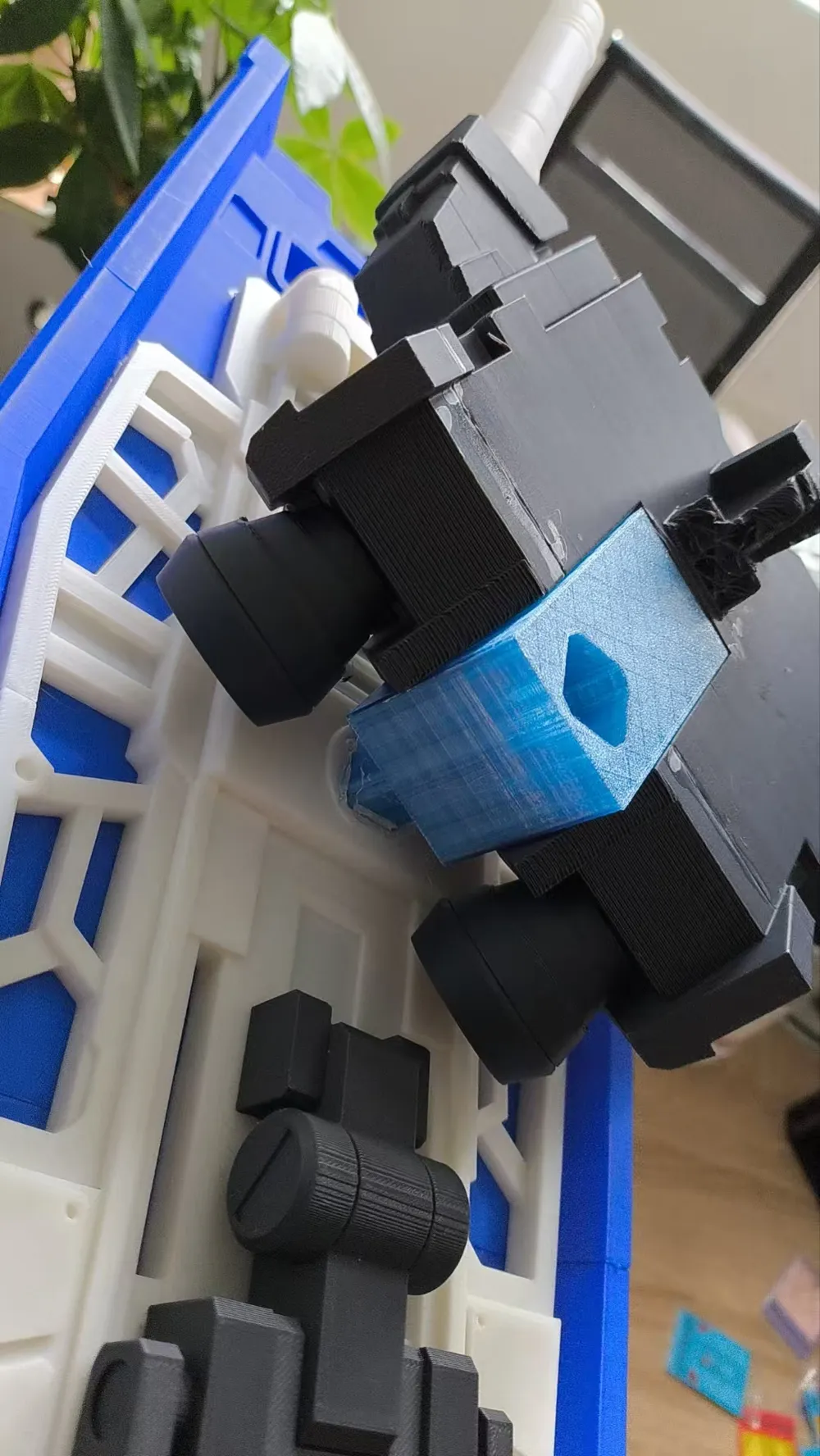 1 Meter RX-78-2 Gundam Shield Backpack Support - Free 3D Print Model ...