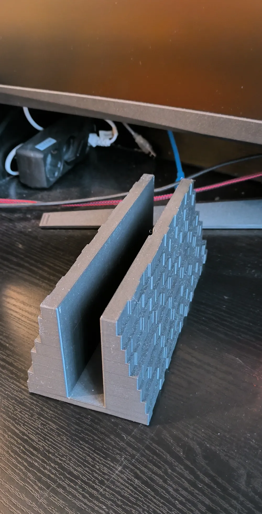 Vertical Laptop Stand – Random Cube Pattern - Free 3D Print Model ...