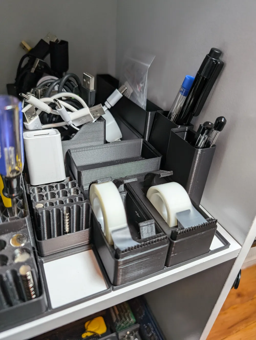 Tapefinity! Gridfinity Tape Dispenser (Wide) by Nightman - MakerWorld