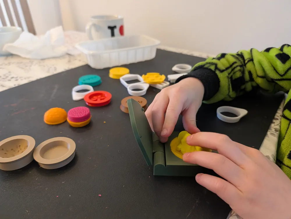 Play doh cupcake, press with casting moulds - Free 3D Print Model ...