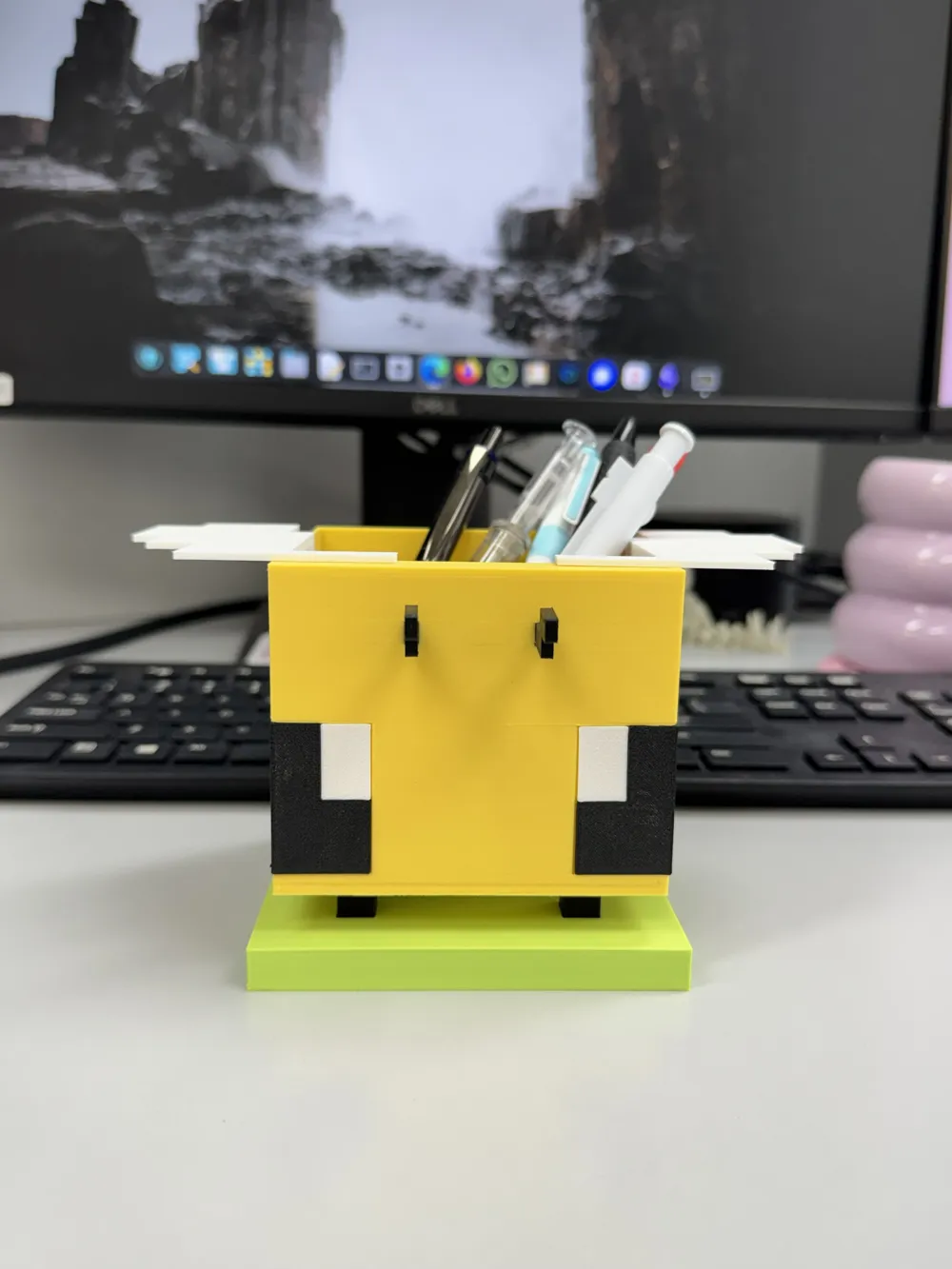 Minecraft Bee Pen Holder - Free 3D Print Model - MakerWorld