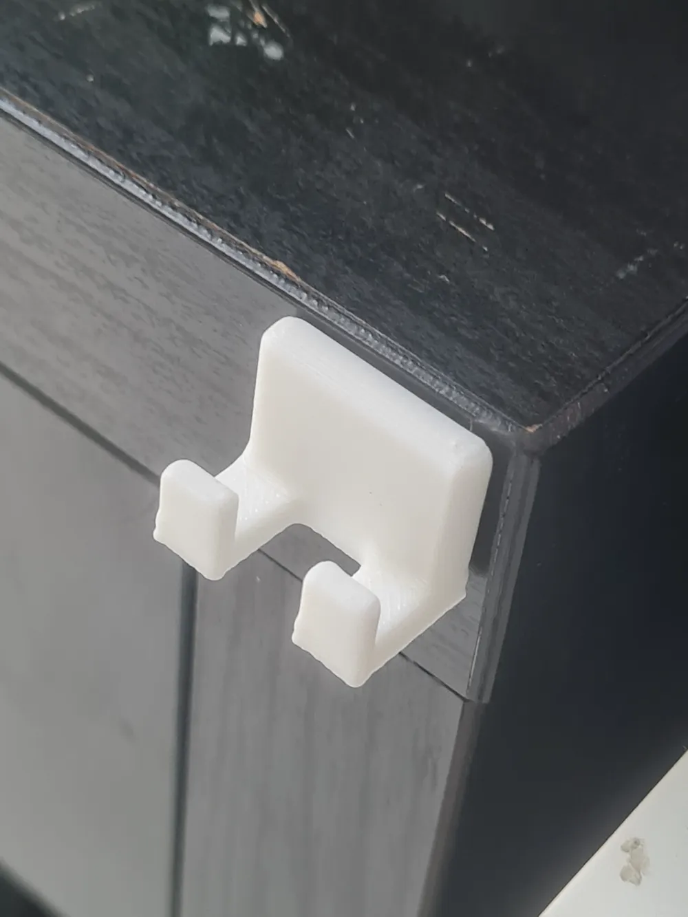 USB cable hanger V2 better rotation catching by hE'S oNE ShoT ...