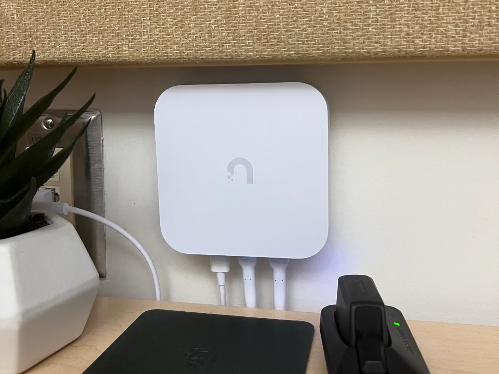Ubiquiti UniFi Express magnetic wall mount by Kaz - MakerWorld
