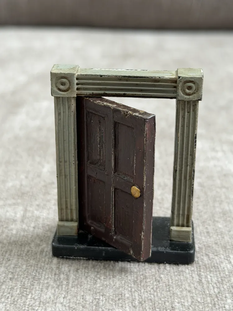 Resident Evil Board Game - Metal Door - Free 3D Print Model - MakerWorld