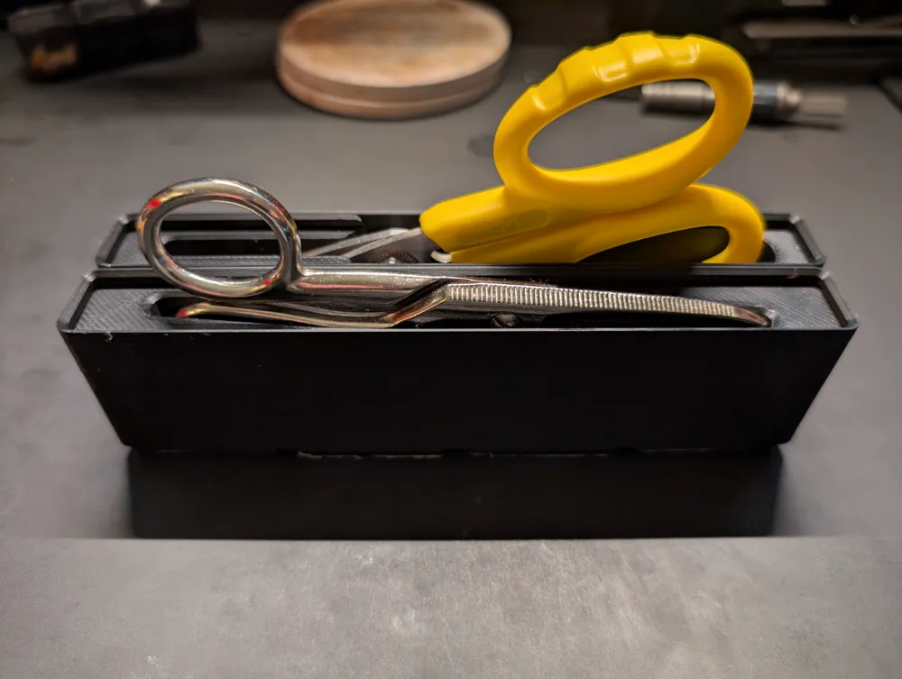 Gridfinity 4x0.5x5u/6u - Klein Scissors Holder by pbjwm - MakerWorld