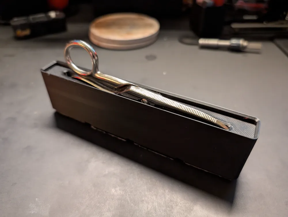 Gridfinity 4x0.5x5u/6u - Klein Scissors Holder by pbjwm - MakerWorld