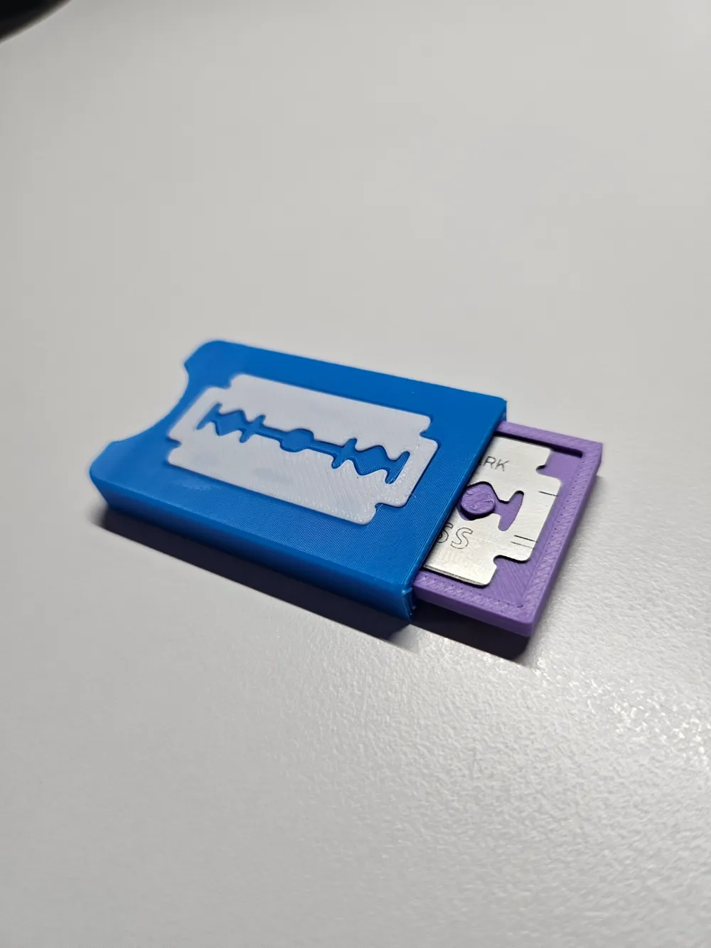 Razor blade box by Thibault01 - MakerWorld